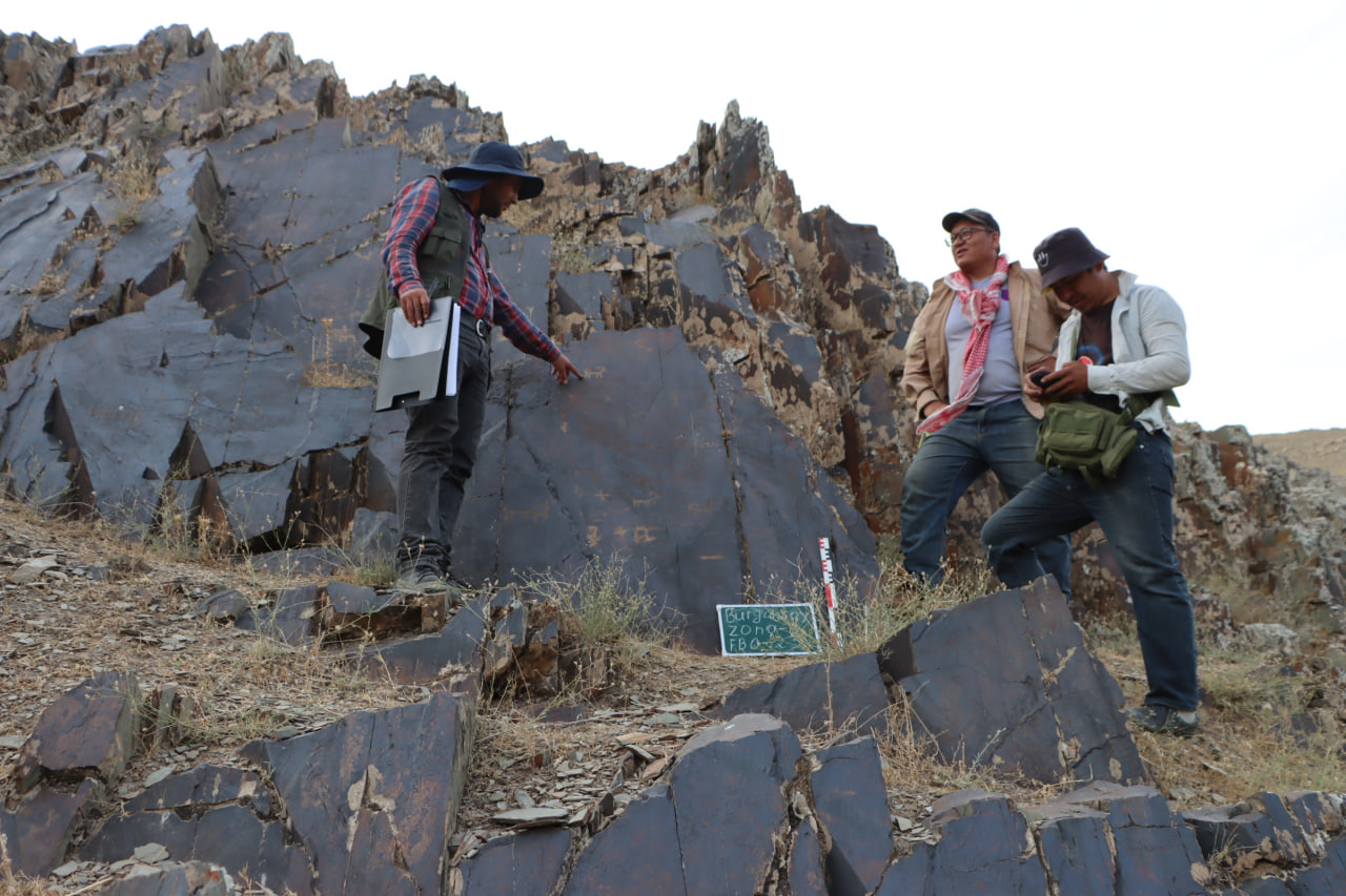 Nurota tog‘ tizmasidagi noyob qoyatosh suratlari hujjatlashtirildi