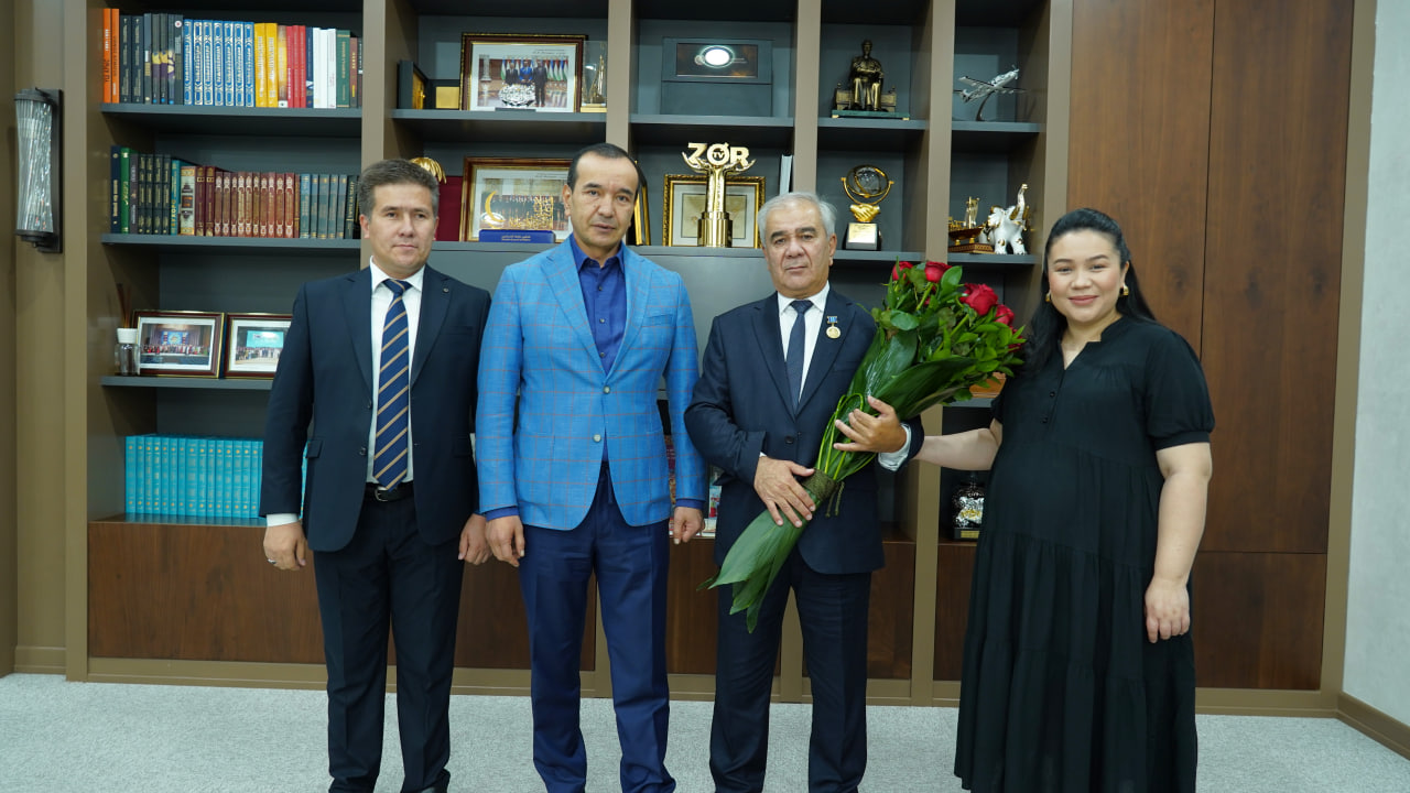 Hamkor tashkilot vakili vazirlikning "Madaniyat va san’at fidokori" ko ...