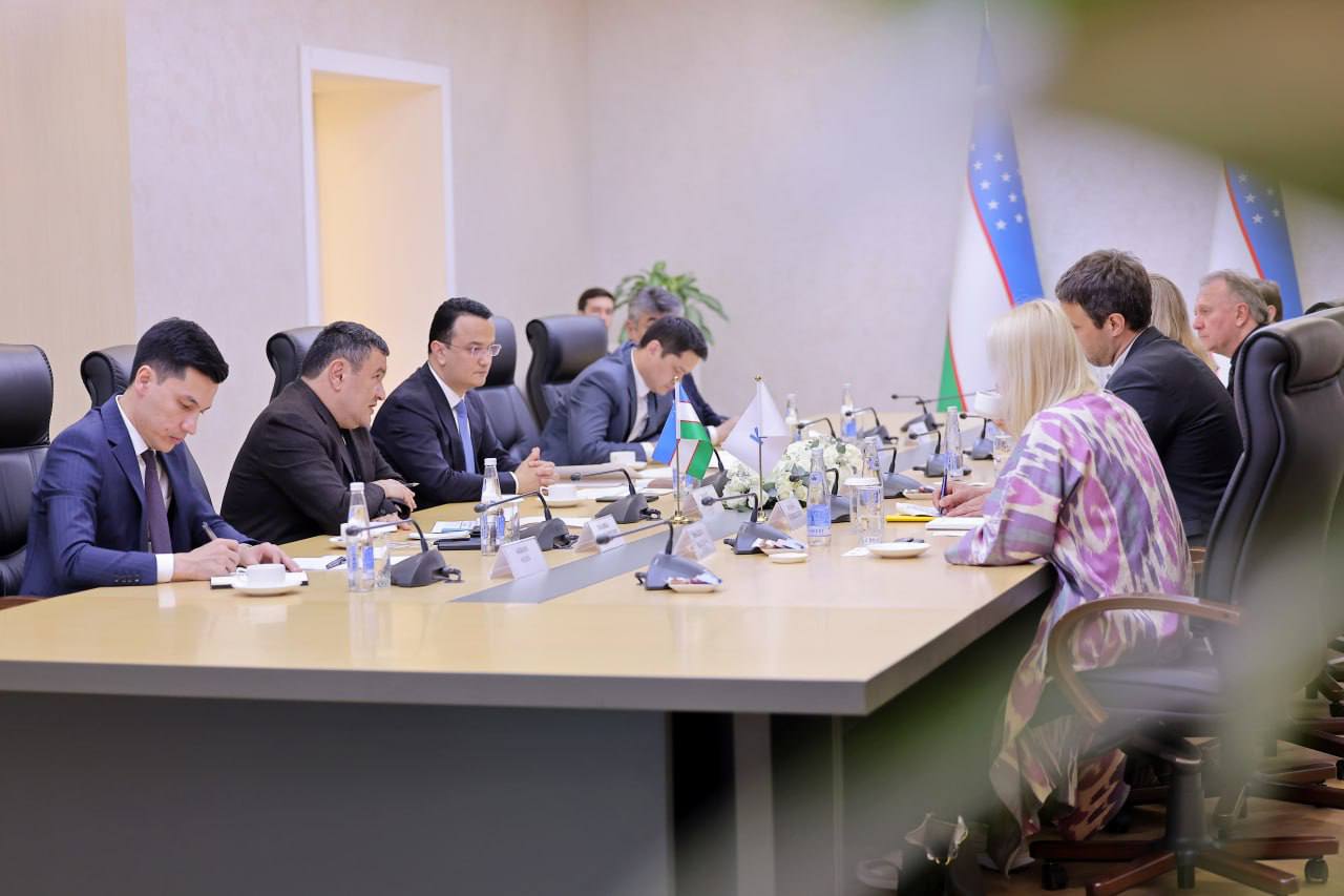 O‘zbekiston Respublikasi Energetika vaziri Jo‘rabek Mirzamahmudov hamda Investitsiyalar, sanoat ...