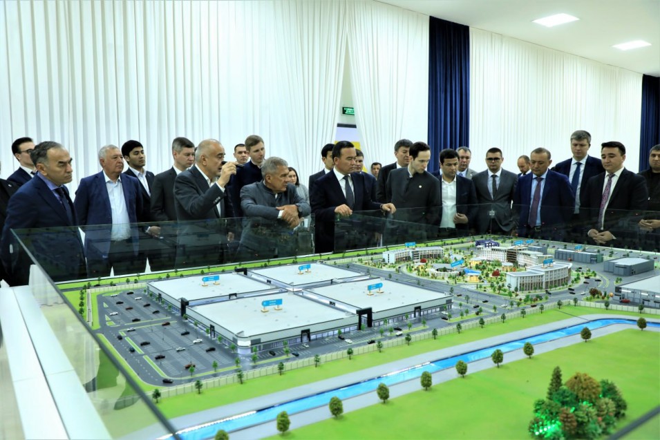 Tatariston delegatsiyasi “Termiz xalqaro savdo markazi” bilan tanishdi