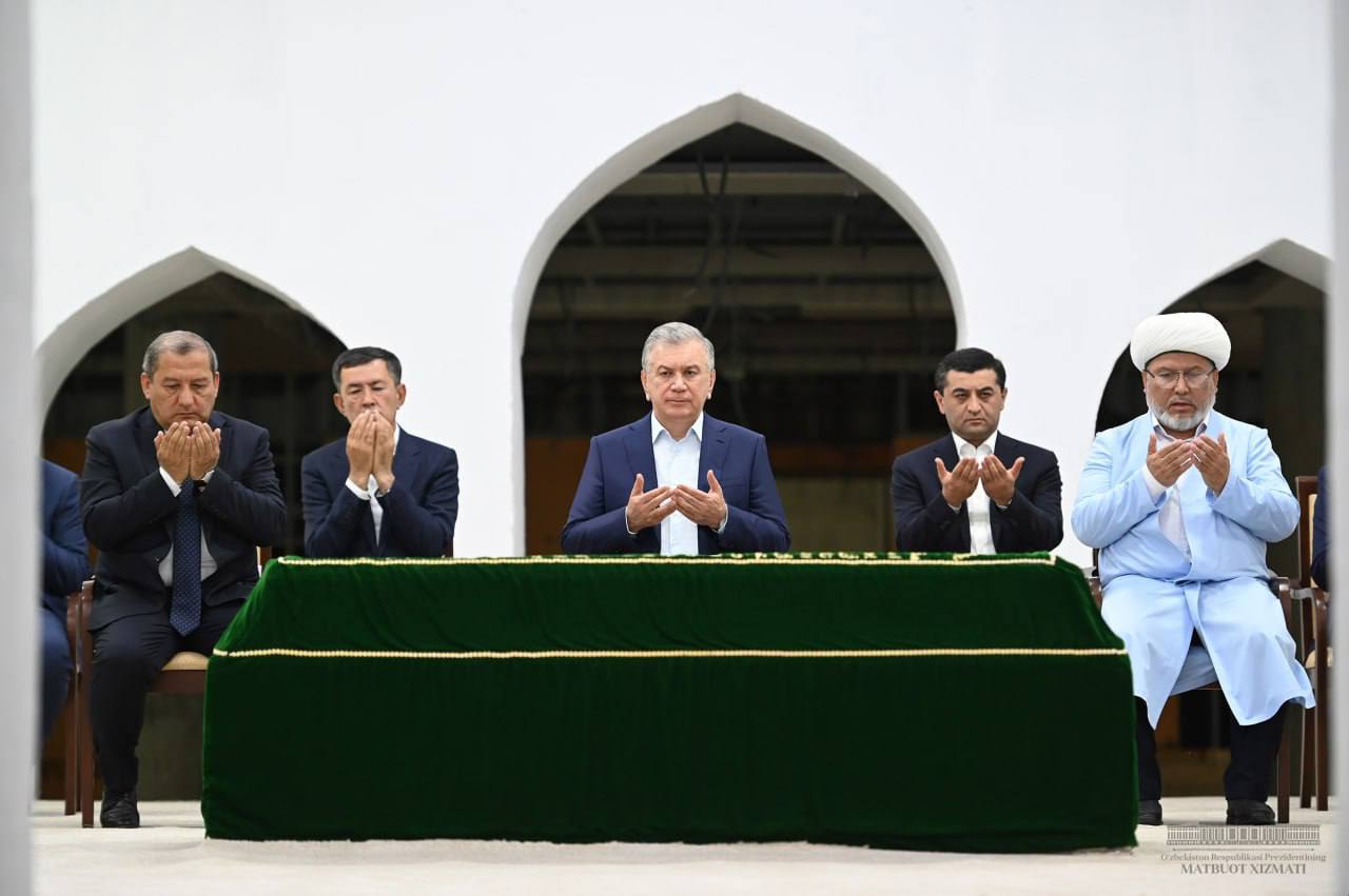 Imom Buxoriy maqbarasi ziyorat qilindi